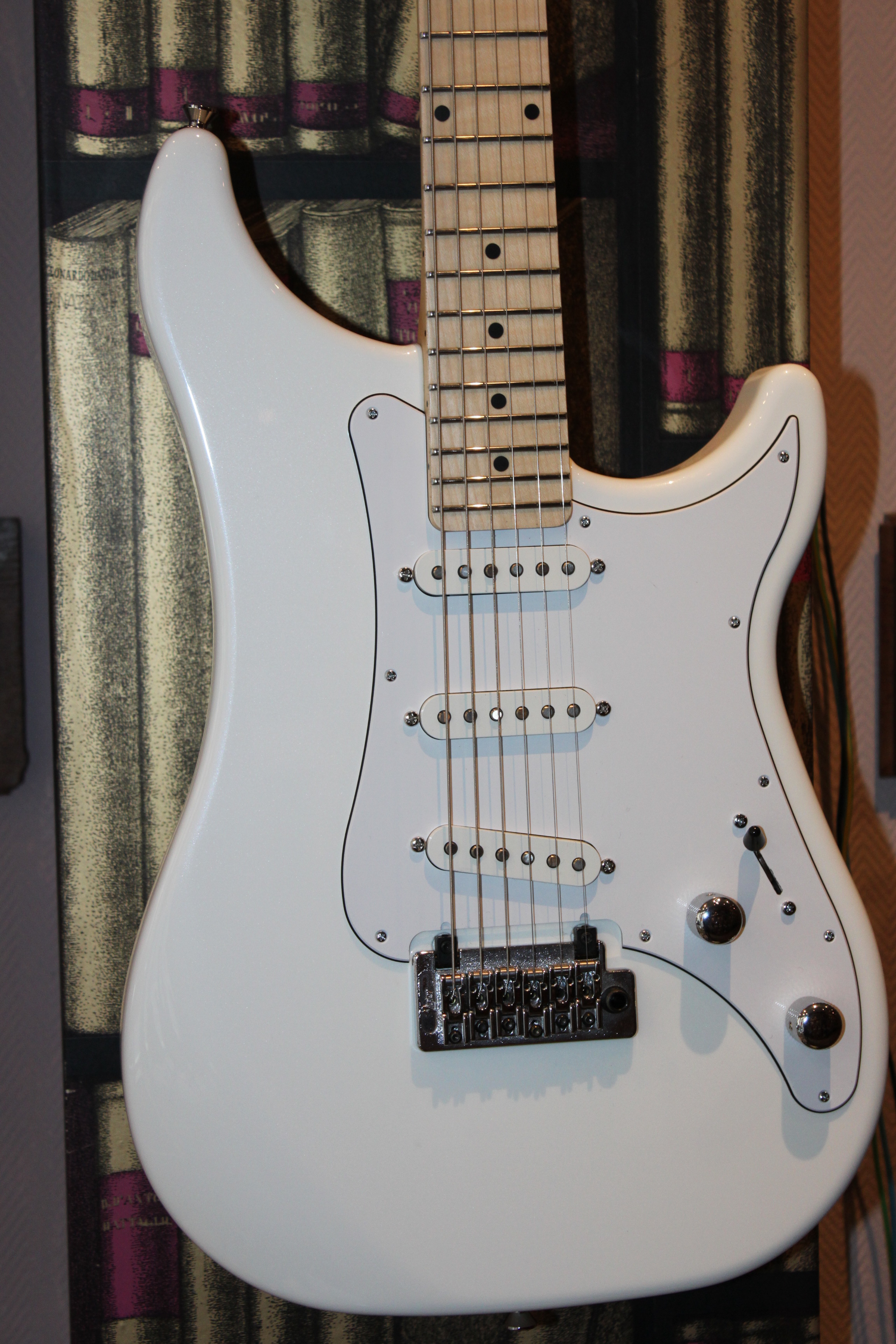 Guitares Electriques Vigier Expert Retro 54 OCCASION Pearl White 1700