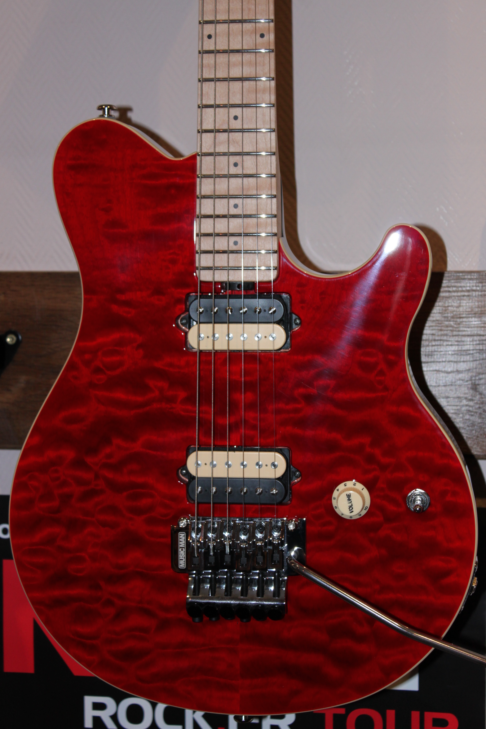 Guitares Electriques Musicman Axis Vibrato Floyd Rose HH Translucent ...