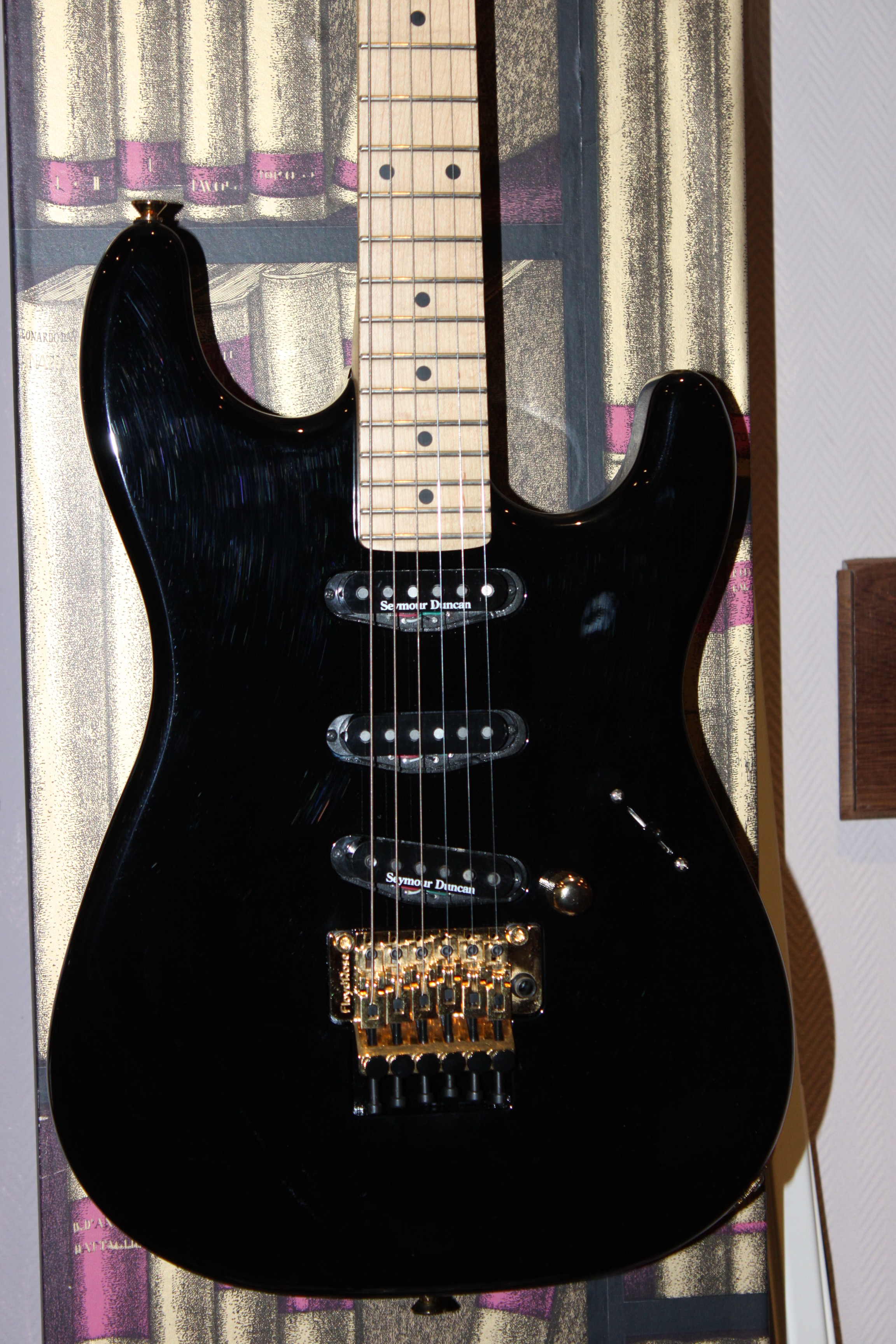 Guitares Electriques Valley Arts Custom Pro USA 1990 OCCASION Black 1290