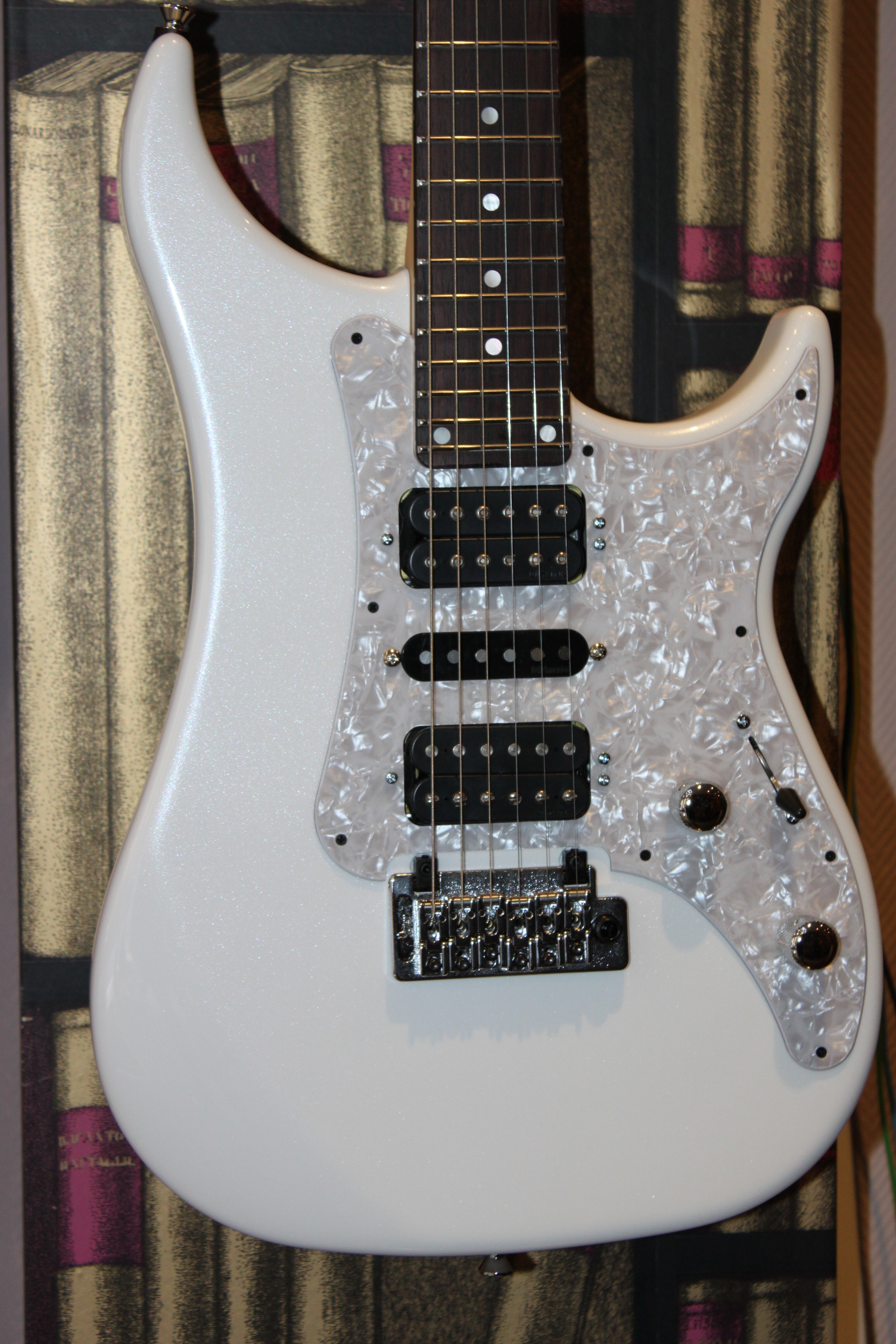 Guitares Electriques Vigier Excalibur Supra HSH Pearl White/RW ...